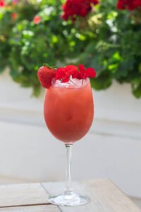 Strawberry Daiquiri Recipe - Drinks Sweetly
